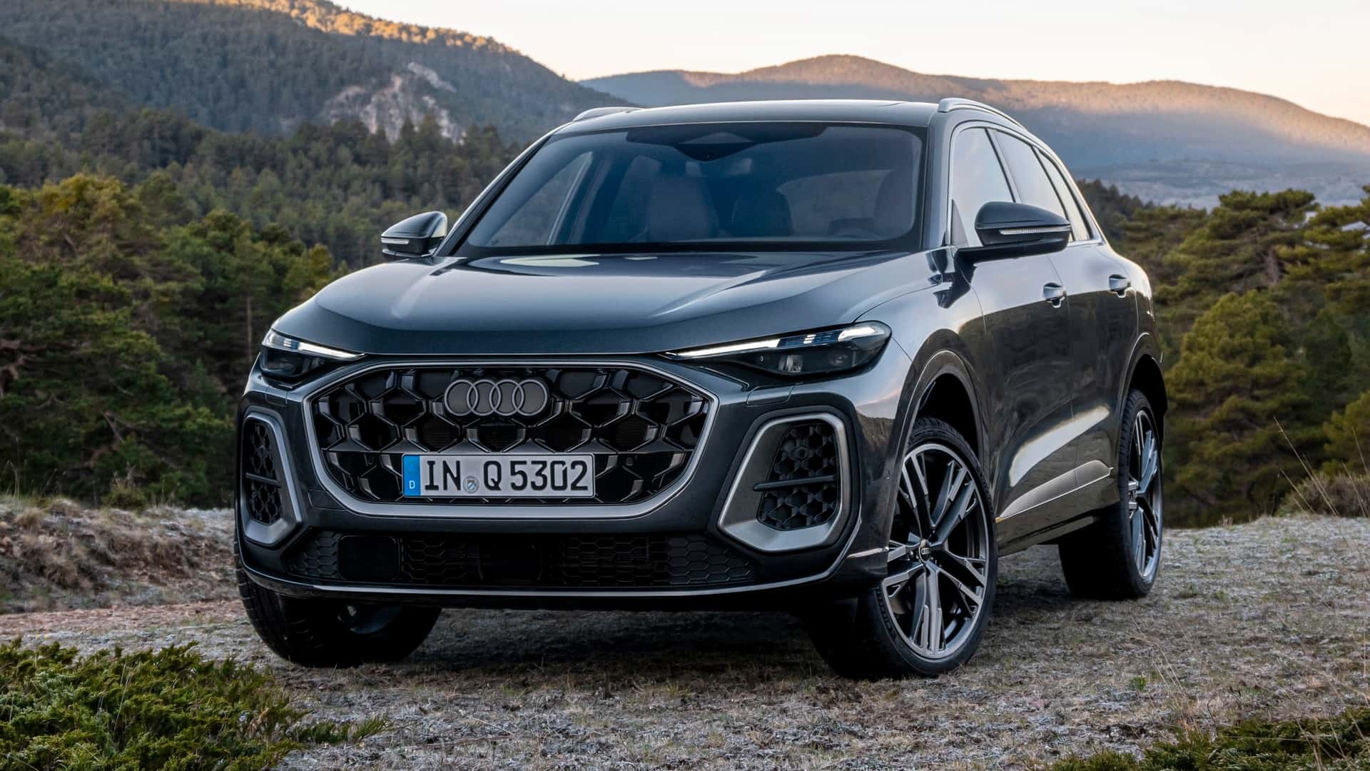 아우디 Q5가 독특한 그릴로 8년 만에 풀체인지 돼요. - 중고차는 첫차